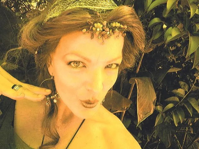 Mad Des Flying Solo at The Wine Cellar | The Big Idea