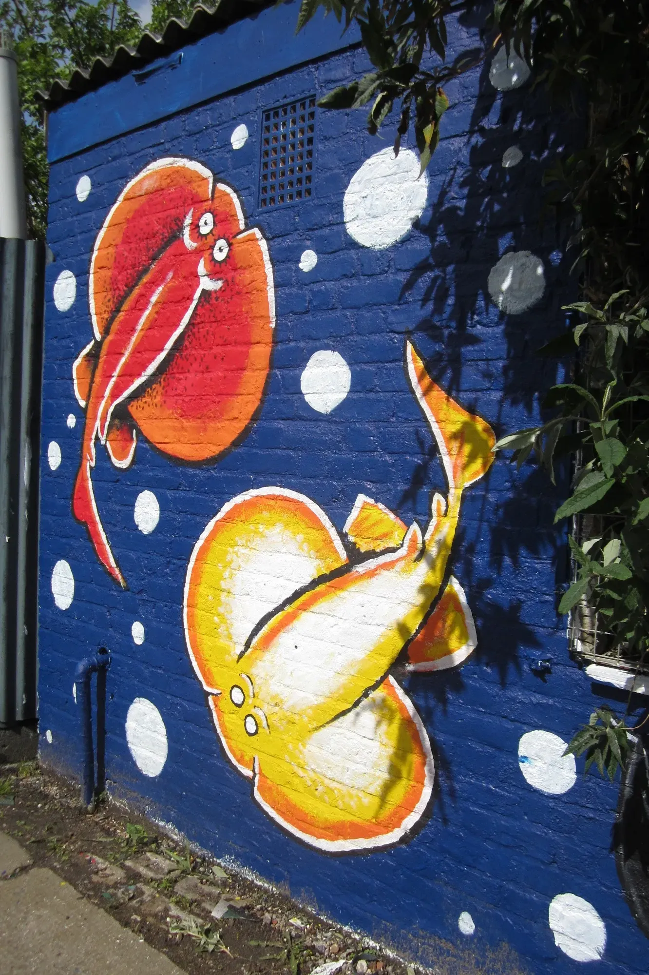 Mahalski's ‘Electric Soup’ mural in London | The Big Idea Mahalski's ‘Electric Soup’ mural in London | The Big Idea